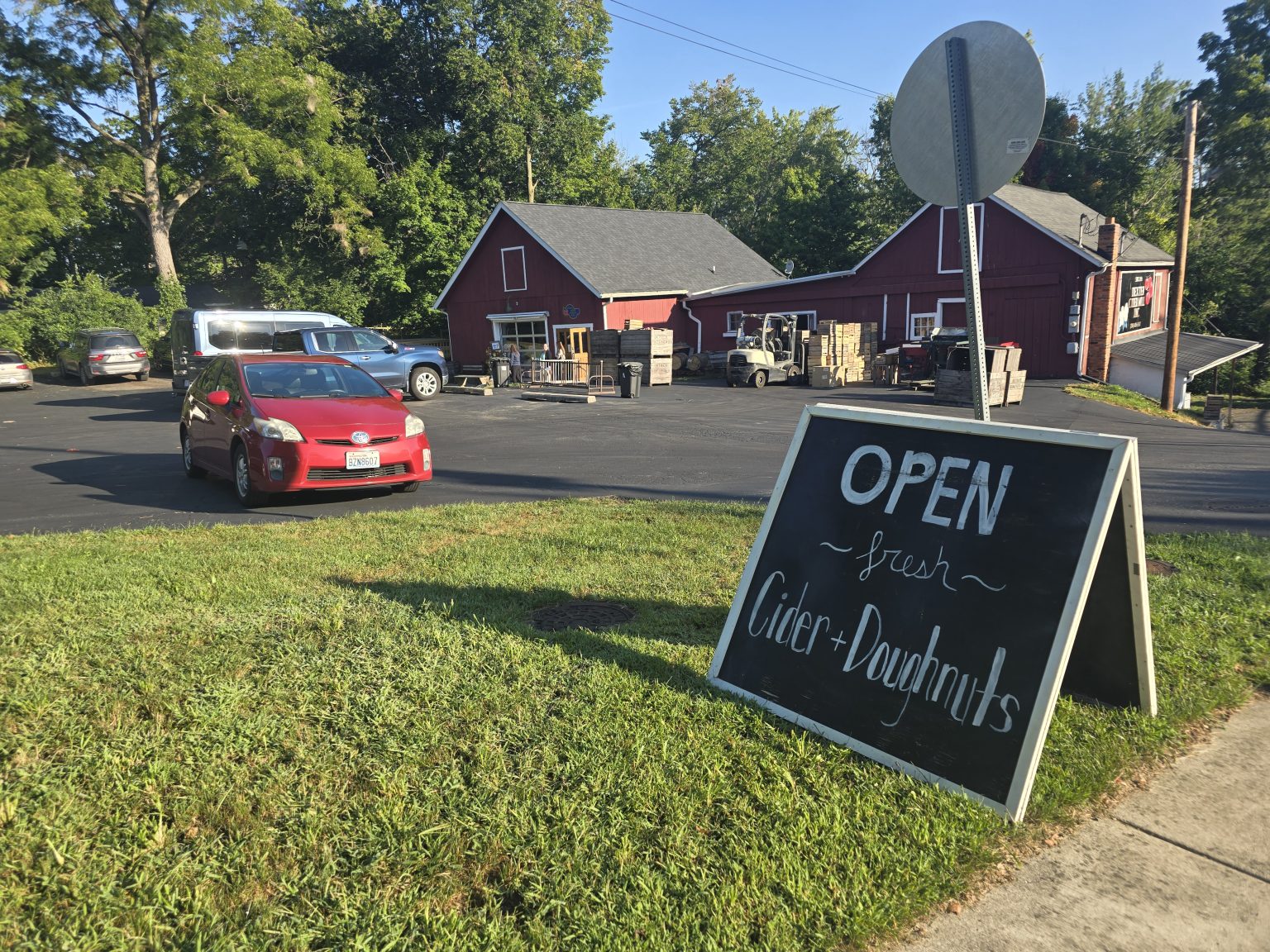 Cider, Donuts, and Turning Leaves Mark Dexter Cider Mill’s 139th Season ...