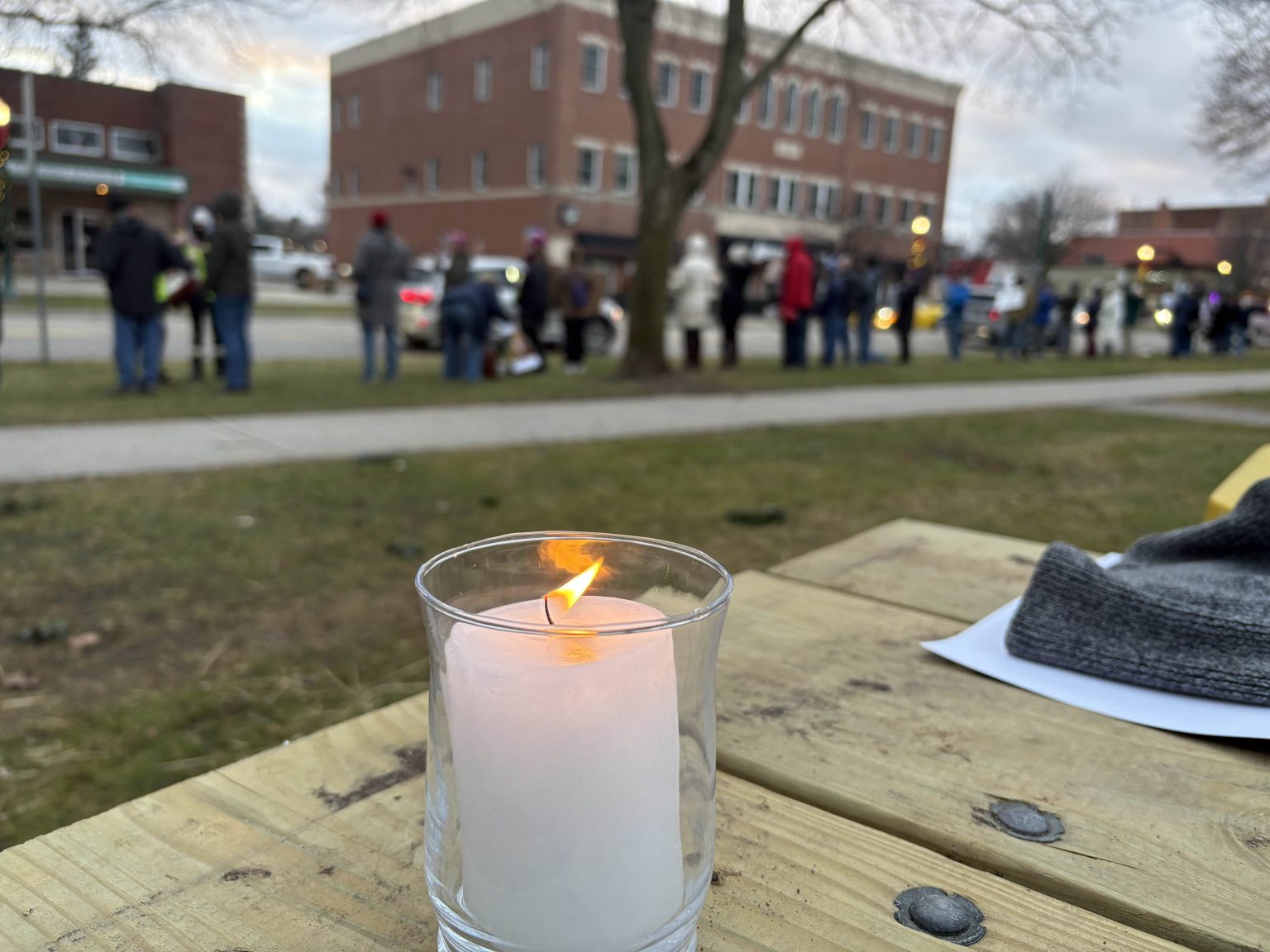 Dexter Strong Hosts Candlelit Vigil to Honor Renee Good - The Sun Times ...