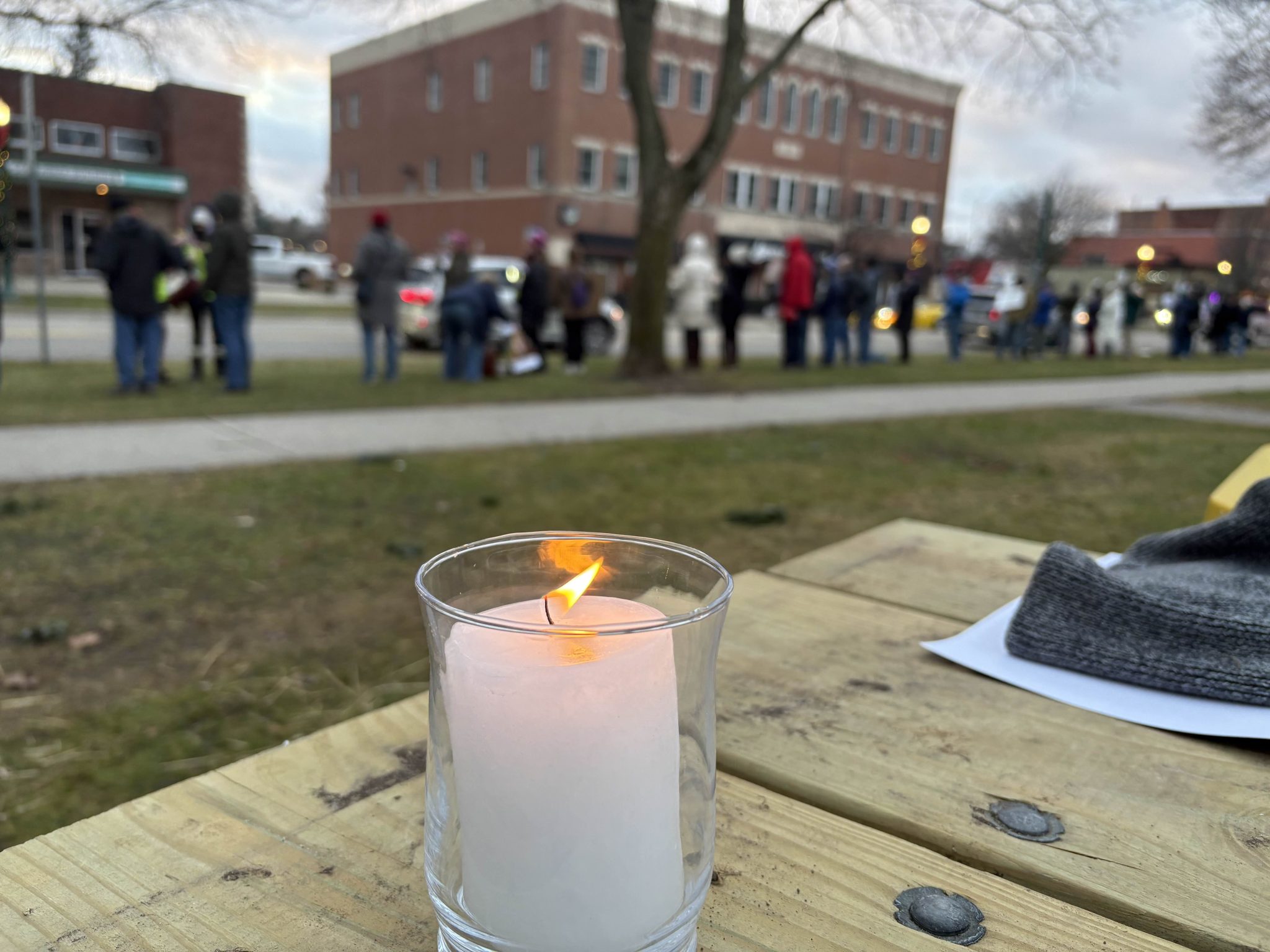 Dexter Strong Hosts Candlelit Vigil to Honor Renee Good - The Sun Times ...